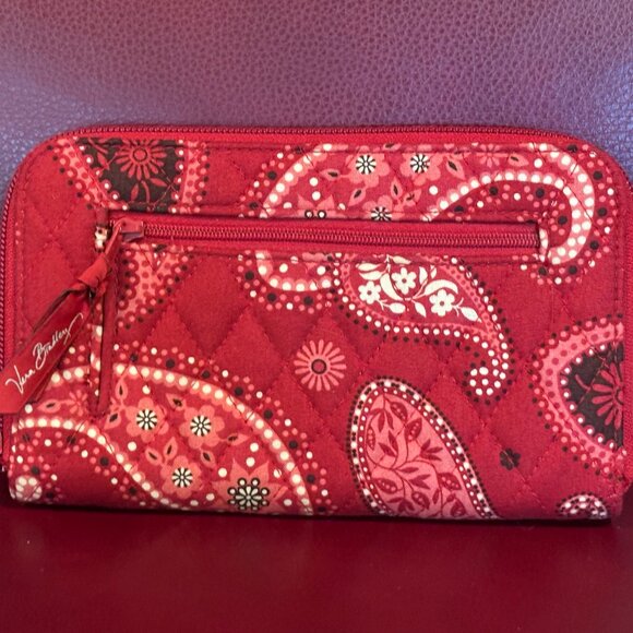 Vera Bradley | Bags | Vera Bradley Mesa Red Paisley Floral Pattern Zip ...